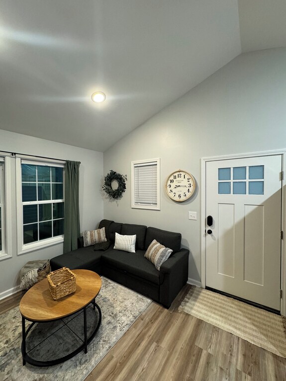 Cozy 1-bedroom Studio Home, In Unit Laundry, Pet Friendly, Private Parking - Paducah, KY