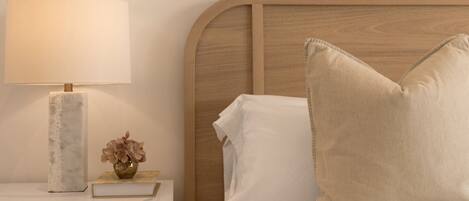 Estúdio clássico, sacada, vista para a praia | Escrivaninha, ferros/tábuas de passar roupa, Wi-Fi de cortesia