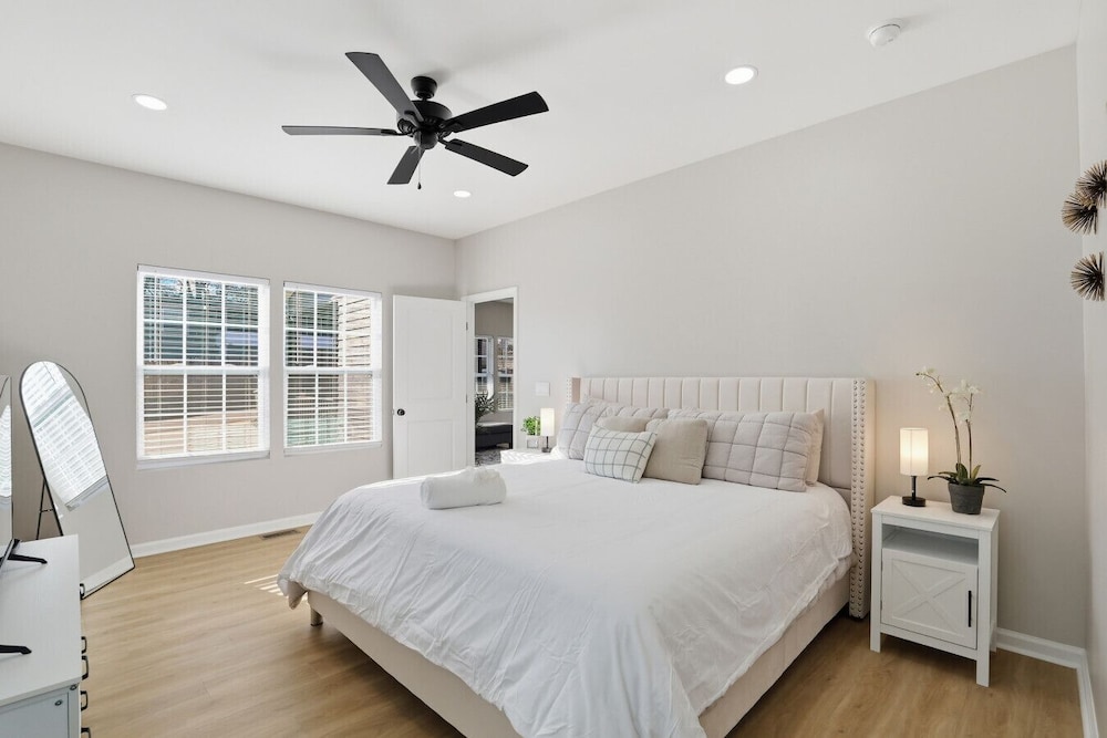 4 Bedroom House Great Location Perfect for Families Reviews, Deals ...