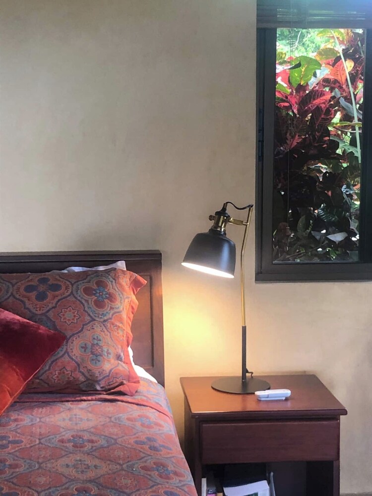 Magnificent mountain vistas and a vibrant bird paradise. Enjoy luxury ...