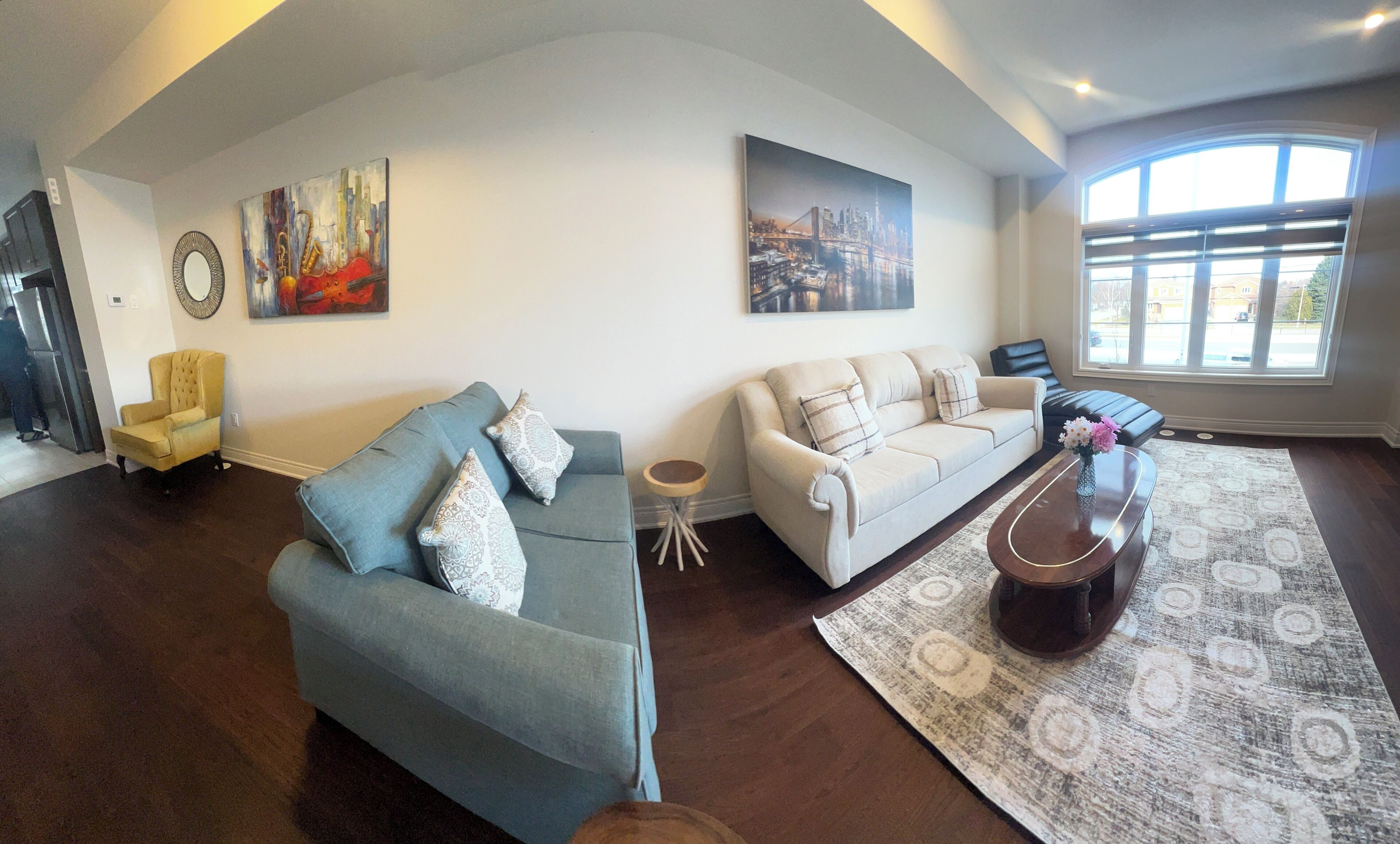 Stylish Three-level Townhome Near Toronto With Parking And Workspaces - Oakville