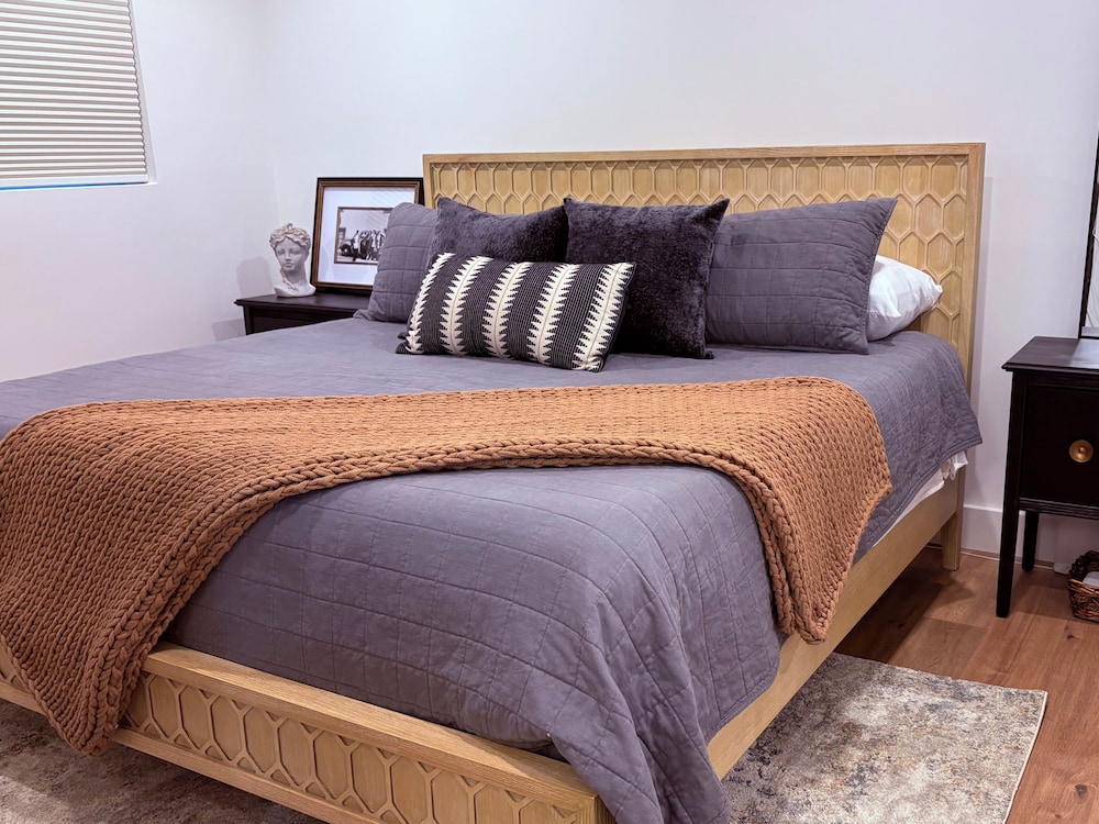 Painted Sky: Sunset Views, Pool, Hot Tub, Golf, Close to Nightlife Golf ...