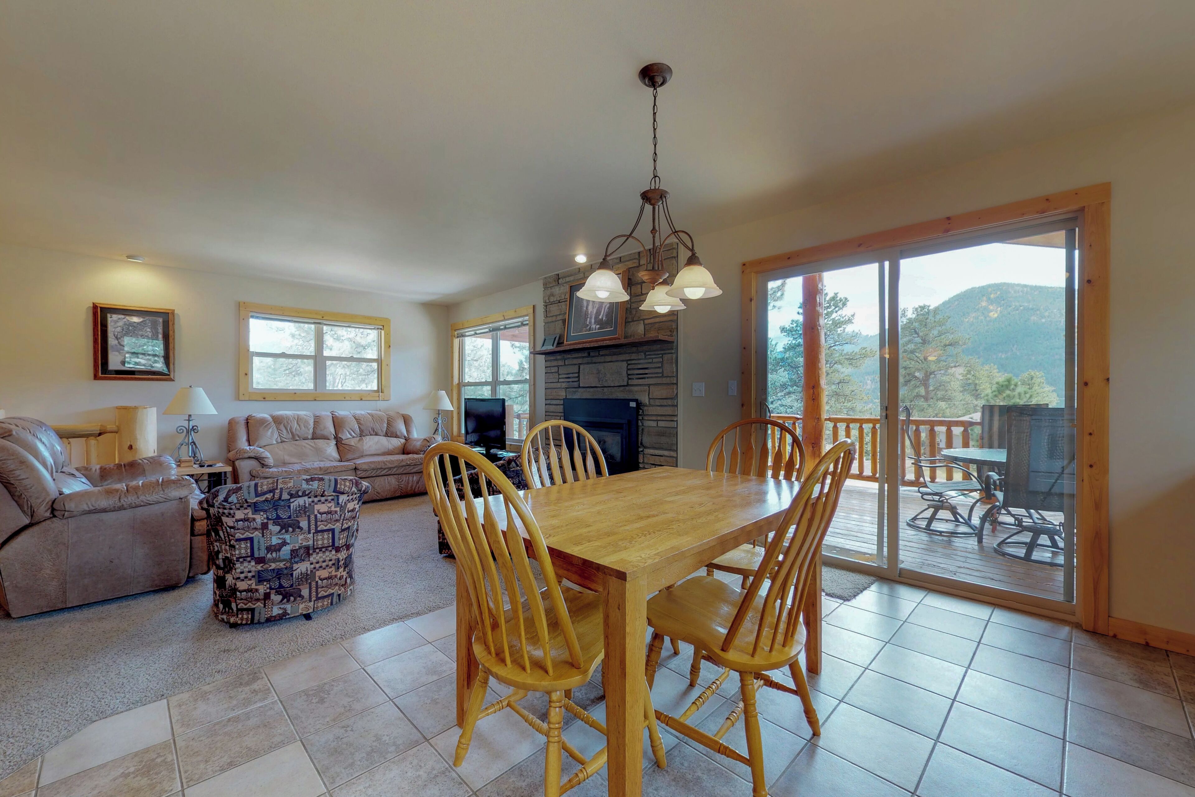 Wonderful Location With Full Kitchen, Furnished Deck & Mountain Views - Estes Park, CO