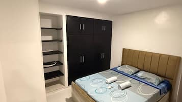 Apartamento família, 2 quartos | Ferros/tábuas de passar roupa, Wi-Fi de cortesia