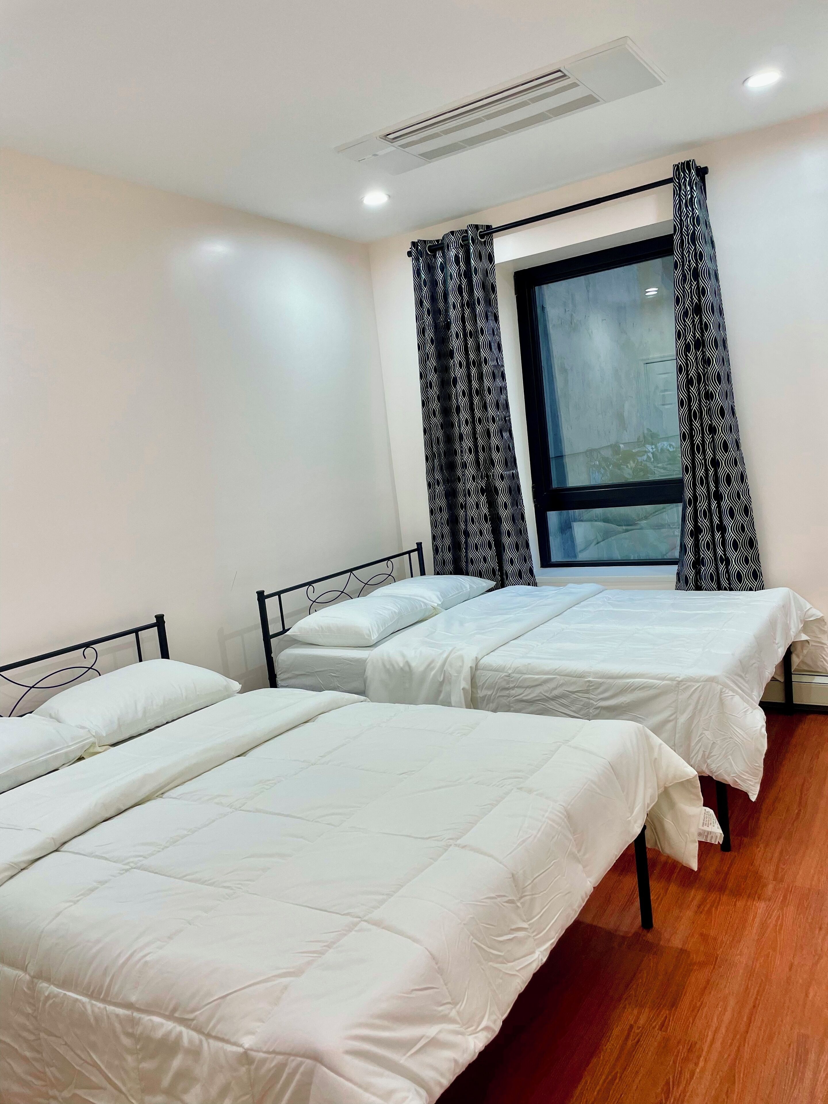 Spacious 3-bedroom Apartment In Serene At East Village, Nyc Area. - Brooklyn, NY