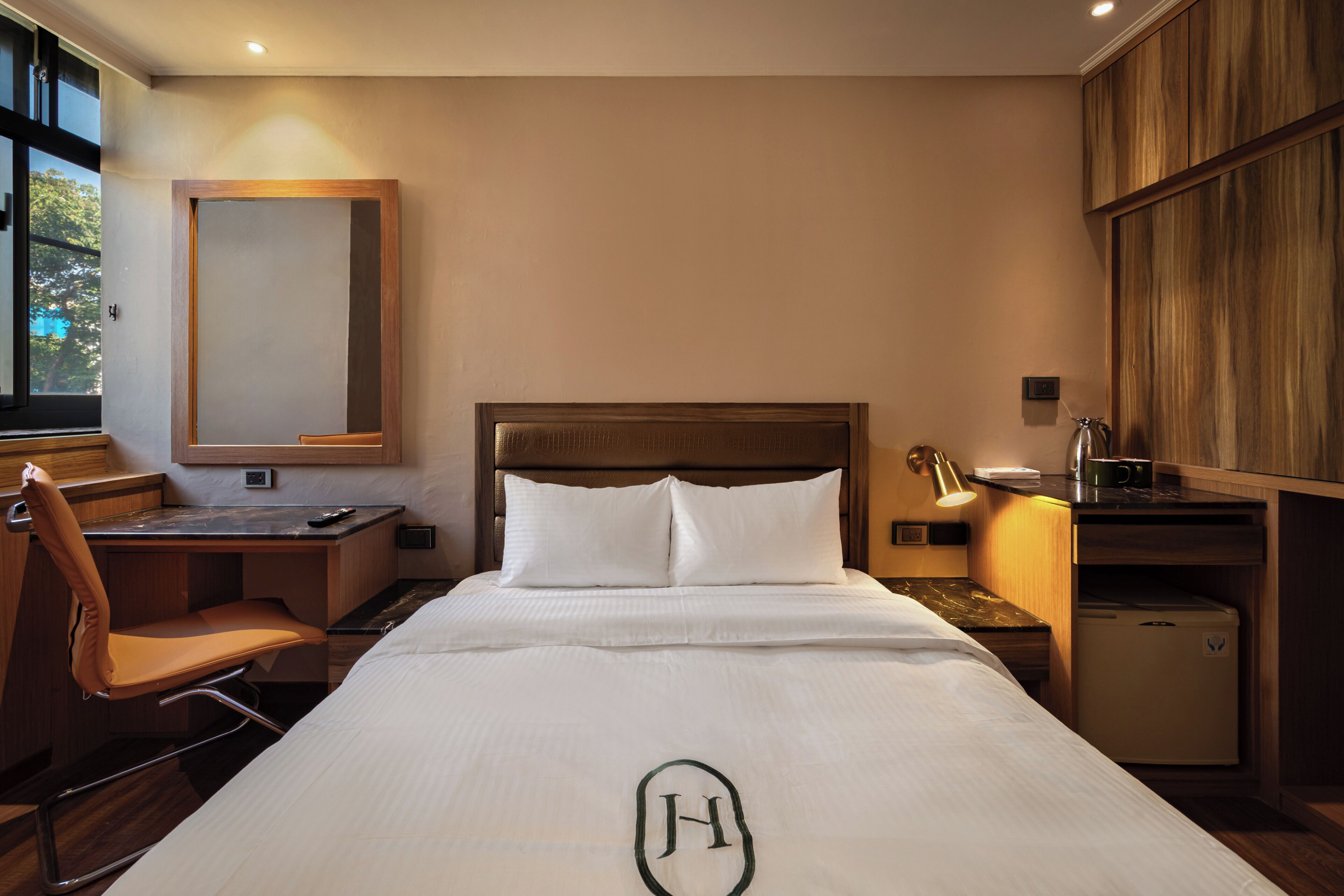 Quarto Duplo Económico | Secretária, cortinas/cortinados opacos, Wi-fi grátis 