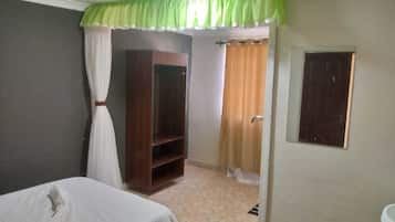 Estúdio Comfort, vista para o jardim | Secretária, secretária adequada para computadores portáteis