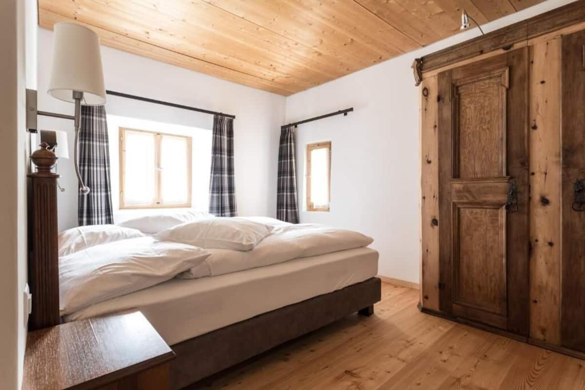 Suite Deluxe, vista para a montanha | Cofre no quarto, cortinas/cortinados opacos, quartos insonorizados