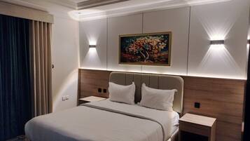 Suíte família, 2 quartos | Quartos à prova de som, ferros/tábuas de passar roupa, Wi-Fi de cortesia