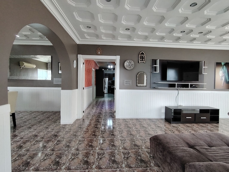 Brilliant 6-bedroom House With Ac In Vibrant Caracas, Spacious Enough For 15 - Caracas
