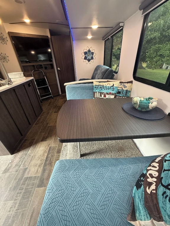 Cozy Lux Camper On Quiet Farm - Winter Garden, FL