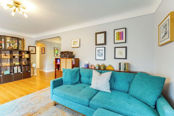 ウォーク トゥ ダウンタウン ファーンデール： クウェイント ホーム ウィズ プライベートヤード - Royal Oak, MI