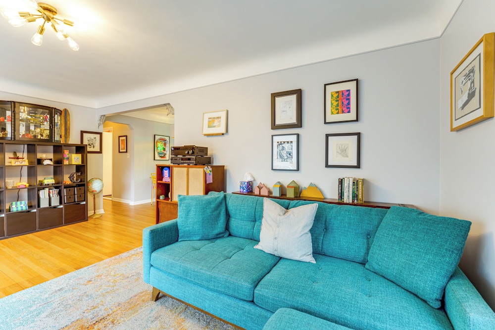 ウォーク トゥ ダウンタウン ファーンデール： クウェイント ホーム ウィズ プライベートヤード - Warren, MI