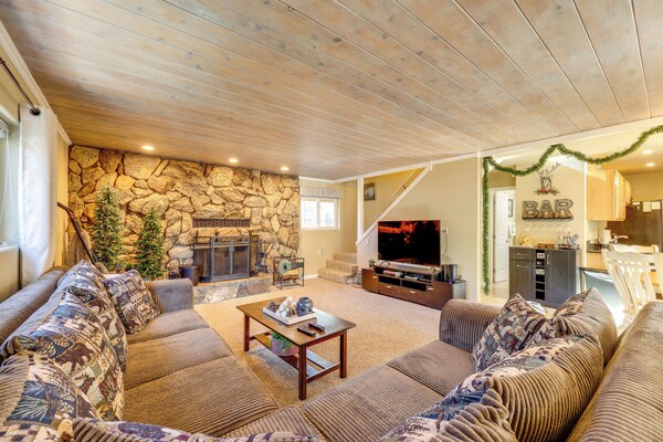 Hot Tub + Game Room: Group Getaway In Big Bear! - California