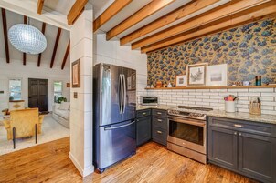 Cabana, várias camas, varanda, vista para a montanha (Heavenly Hideaway) | Cozinha privada | Cafeteira/chaleira