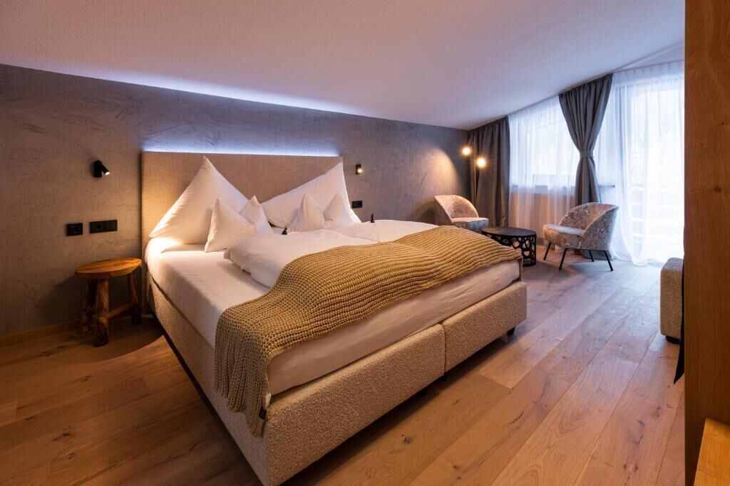 Quarto Duplo Comfort, varanda, vista para a montanha | Cofre no quarto, berços/camas para crianças grátis, Wi-fi grátis 