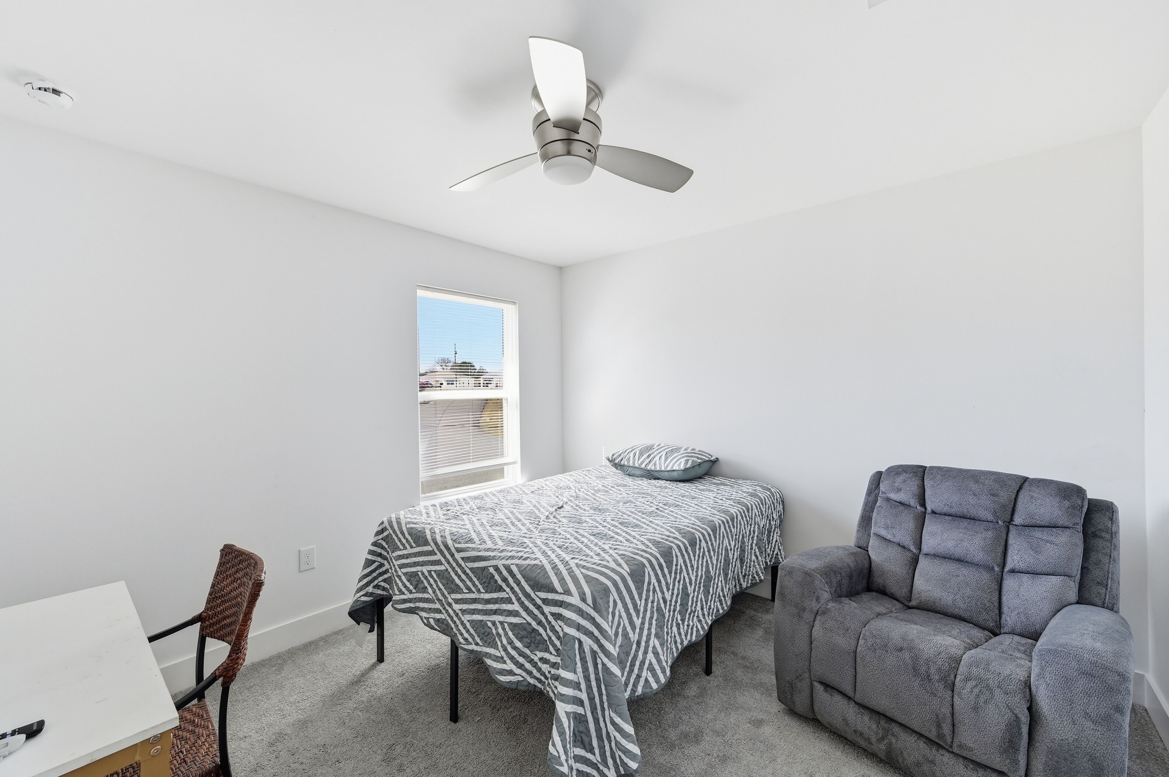 New! Modern Pine-scented Retreat  30 Mins To Beach! - Crestview, FL