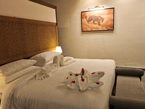 Vila superluxo, vista para a piscina | Cofres nos quartos, escrivaninha, espaço de trabalho para notebook