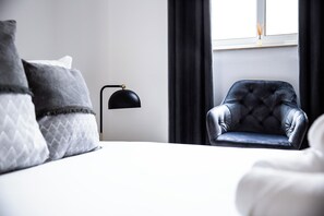 Quarto casal luxo | Ferros/tábuas de passar roupa, Wi-Fi de cortesia