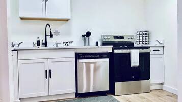 Apartamento, várias camas, pátio, vista para o jardim (Boardwalk Bungalow 1) | Cozinha privada