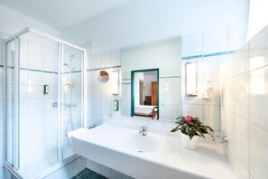 EVIVA im Parkhotel zur Klause, Bad Hall: Hotel Reviews, Rooms & Prices ...