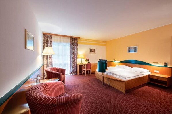 EVIVA im Parkhotel zur Klause, Bad Hall: Hotel Reviews, Rooms & Prices ...