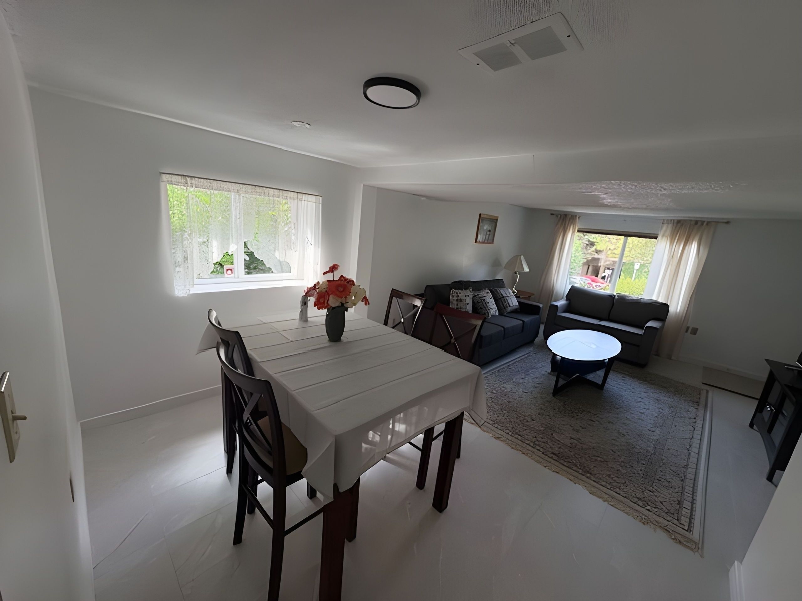 Cozy 2br First Floor Suit With Free Private Parking - Perfect For Long Term Stay - North Vancouver