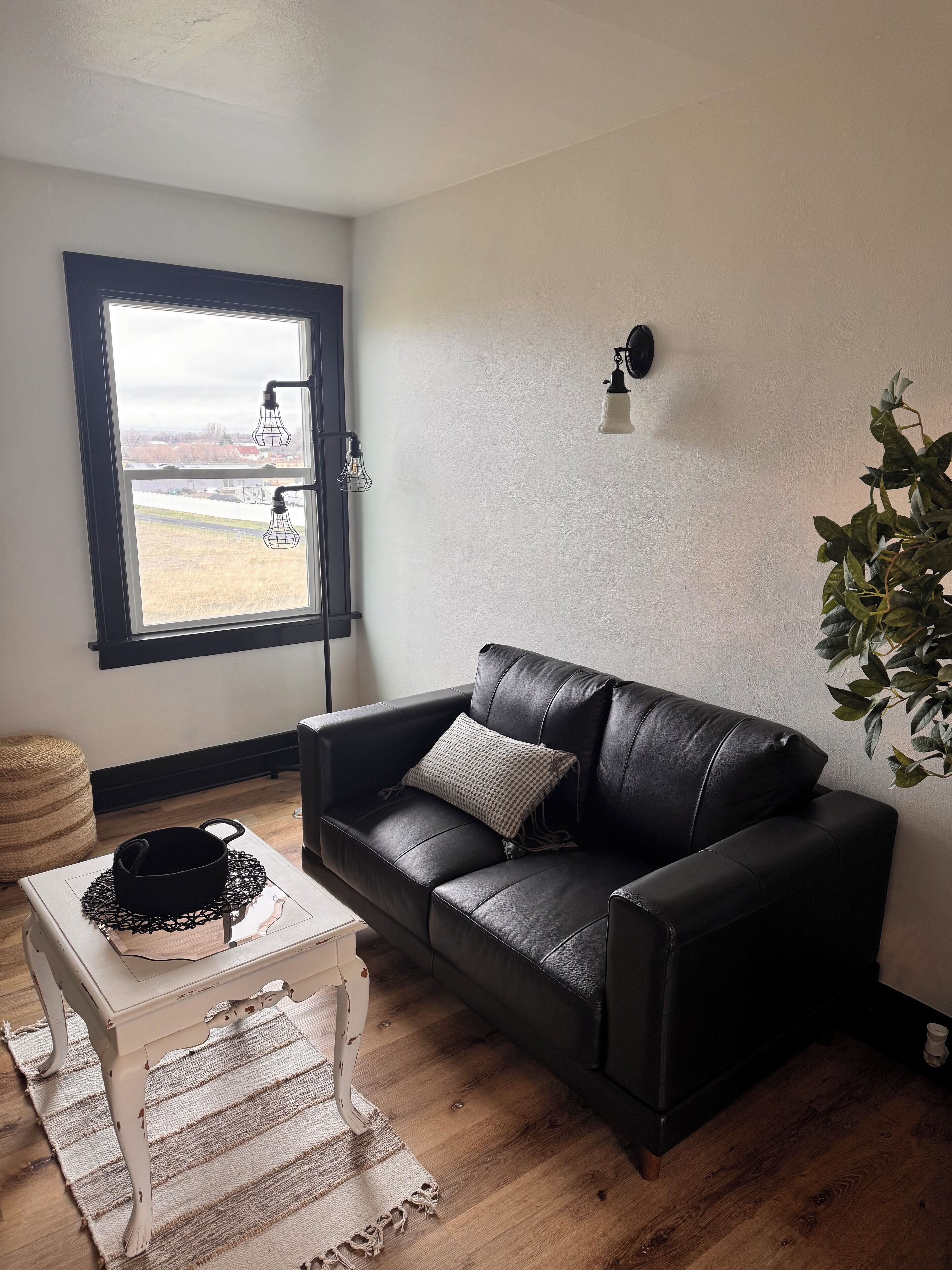 3 Acre Modern Farmhouse With 5 Bedrooms In Twin Falls Idaho - Twin Falls, ID