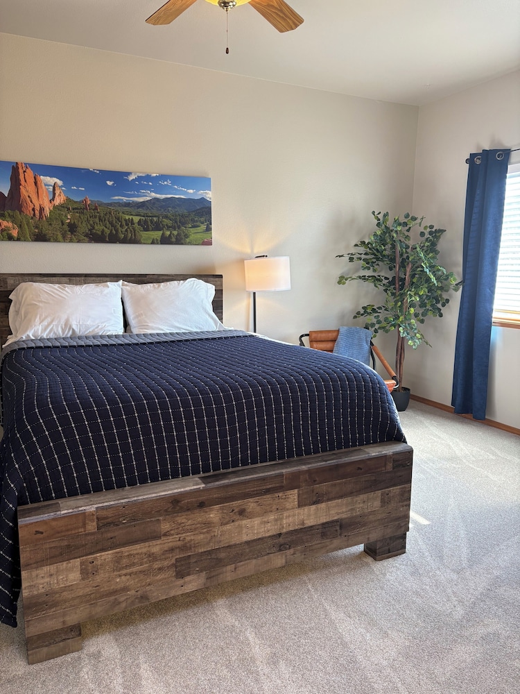 Spacious 4-bedroom house in perfect Colorado Springs location w/3 full ...