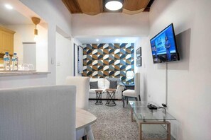 Apartamento Básico, 2 quartos, cozinha, no rés do chão | Refeições no quarto