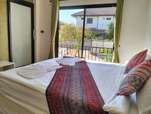 Quarto, não fumadores, não se aceitam animais de estimação | Secretária, secretária adequada para computadores portáteis 