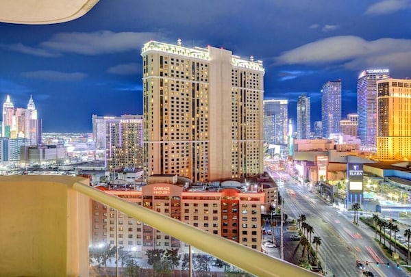 Deluxe Balcony Strip View Suite - Las Vegas