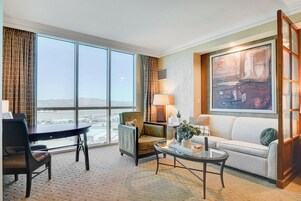 Suite-Estúdio Económica | Roupa de alta qualidade, cofre no quarto, secretária