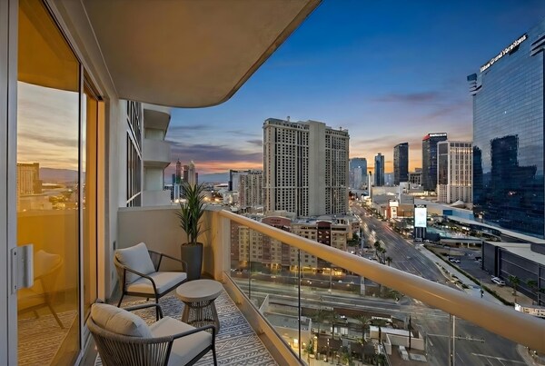 デラックス バルコニー ストリップ ビュー Mgm シグネチャー - Las Vegas, NV