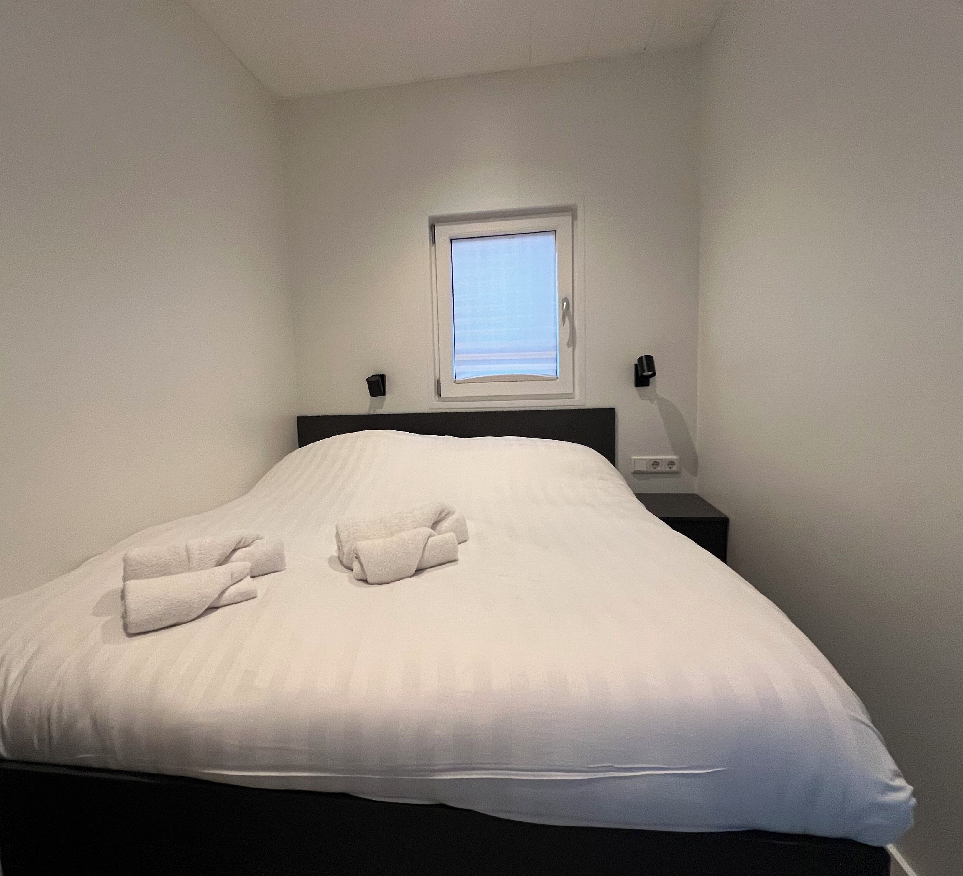 Luxury Houseboat In Lemmer, Right On The Ijsselmeer. Enjoy A Spacious Rooftop Terrace And A Prime Location Within Walking Distance Of The Beach And The Charming Town Centre. - Lemmer