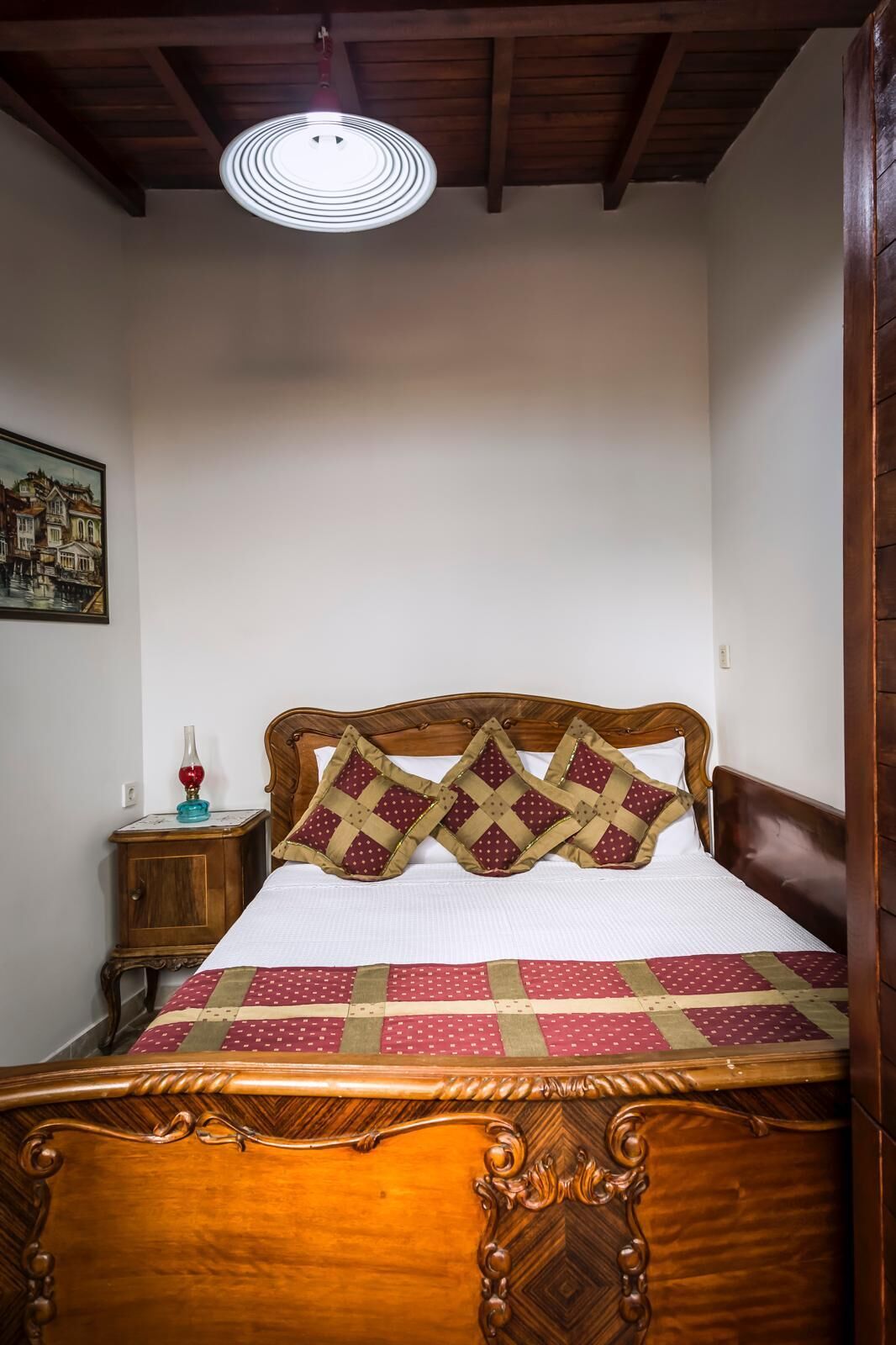 Quarto econômico | Cofres nos quartos, individualmente decorados