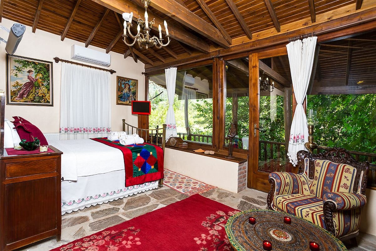 Quarto Duplo, varanda, vista para o jardim | Cofre no quarto, com decoração personalizada