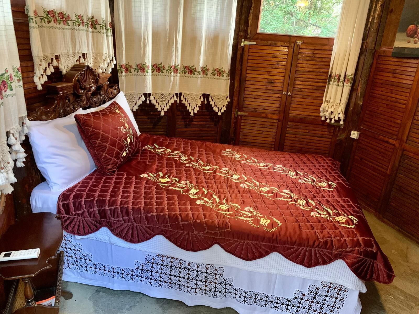 Quarto standard | Cofres nos quartos, individualmente decorados