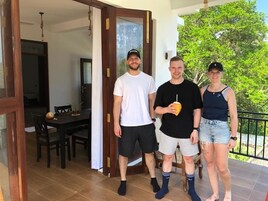 Villa Superior, varanda, vista para a piscina | Refeições ao ar livre