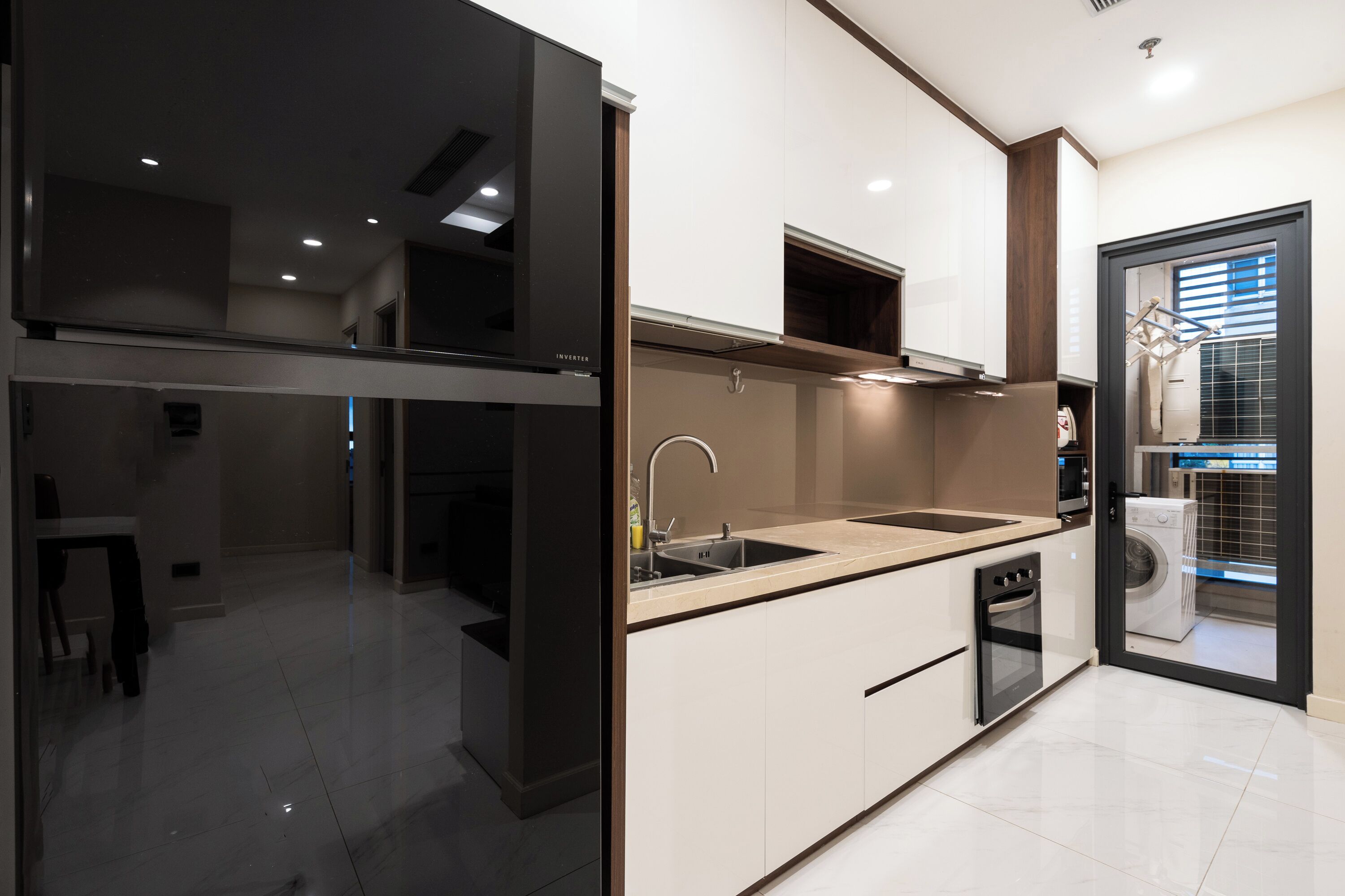 Apartamento superluxo, 2 quartos, sacada, vista para a cidade | Cozinha privada | Geladeira grande, micro-ondas, fogão, cooktop