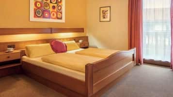 Quarto casal básico, vista para a montanha