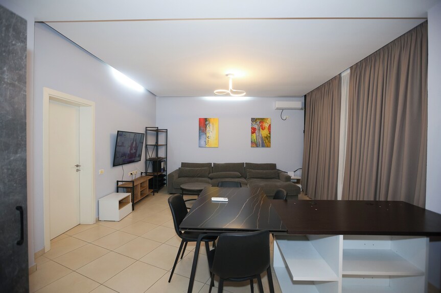 Exclusive 5br Rooftop: 2 Hot Tubs, Plunge Pool & Stunning Tirana Views - Tirana