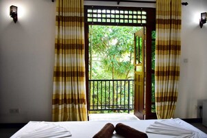 Quarto Triplo Comfort | Secretária, secretária adequada para computadores portáteis 