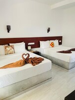 Quarto luxo | Escrivaninha, espaço de trabalho para notebook, Wi-Fi de cortesia