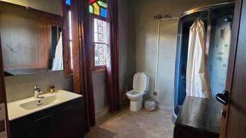 Quarto Quádruplo Superior | Casa de banho | Artigos de higiene pessoal grátis