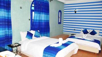 Quarto Quádruplo Superior | Cortinas/cortinados opacos, ferro/tábua de engomar, Wi-fi grátis