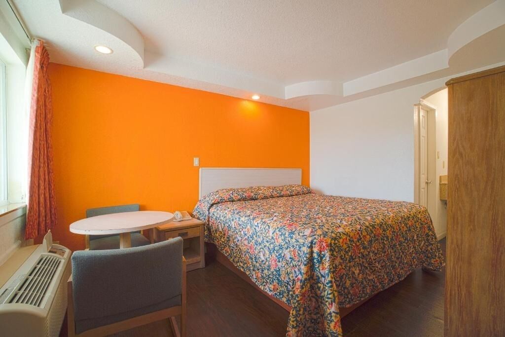 Comfortable Room Near Beach  Free Parking & Pet Access - Corpus Christi