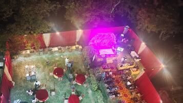 Área de recreio para crianças (ao ar livre)