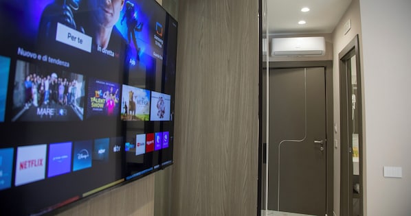 Quarto casal superior, banheiro privativo | Parte interna