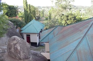 Dormitório compartilhado, 4 quartos, para fumantes, vista para a montanha | Fachada